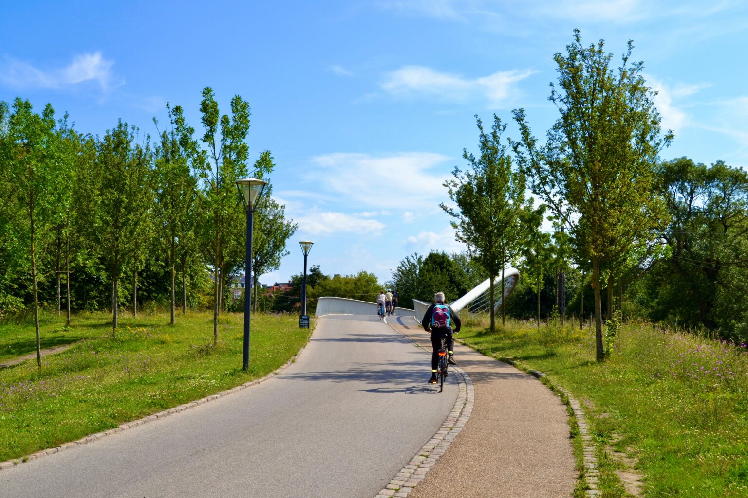 Intersections on cycle superhighways - Concept for Cycle Superhighways
